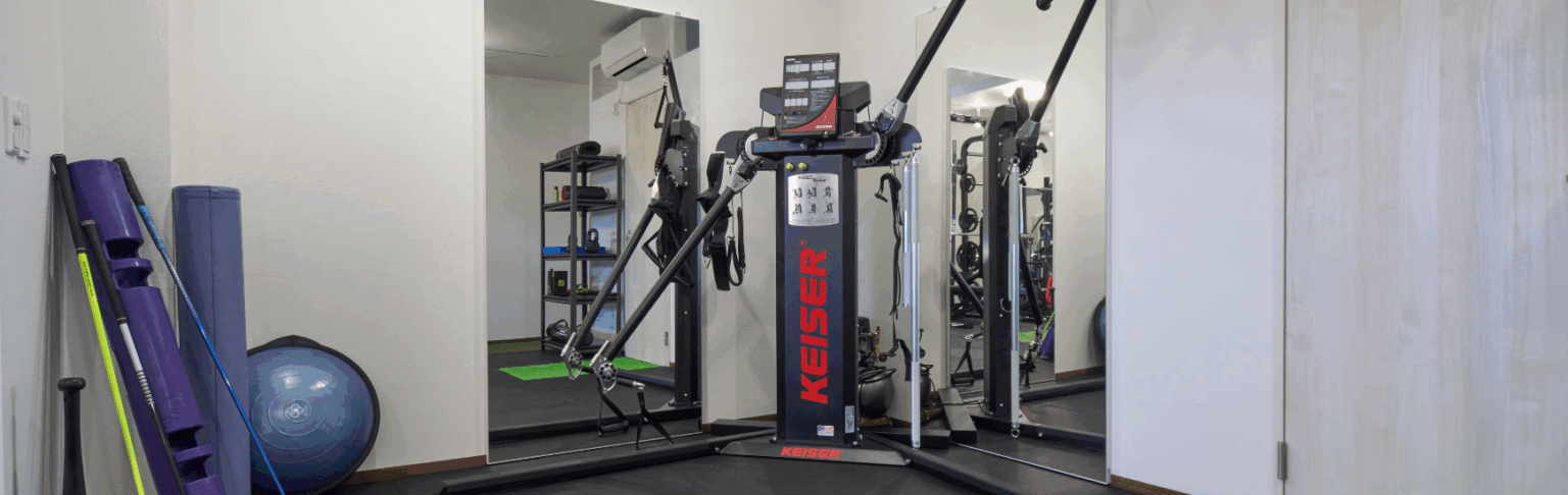 バンカーショットを克服！女性ゴルファー向け体幹・下半身トレーニング｜SYN GOLF PERFORMANCE LAB.